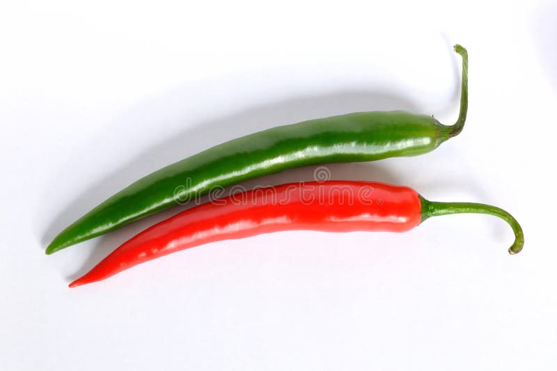 Rode en groene pepers stock foto. Image of kruid, voedsel - 16831596