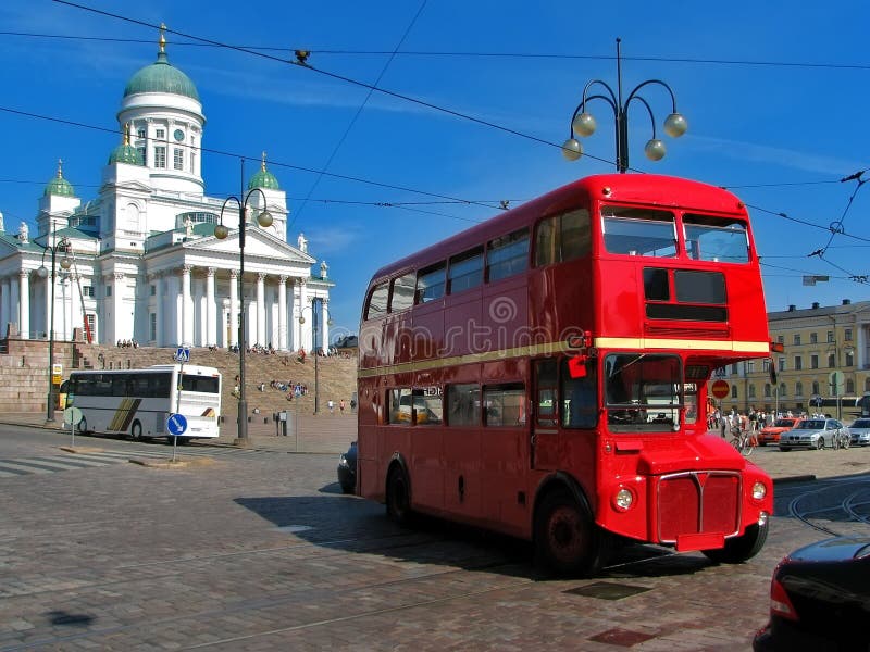 Rode Engelse Bus in Helsinki, Finland Stock Foto - Image of kruising ...