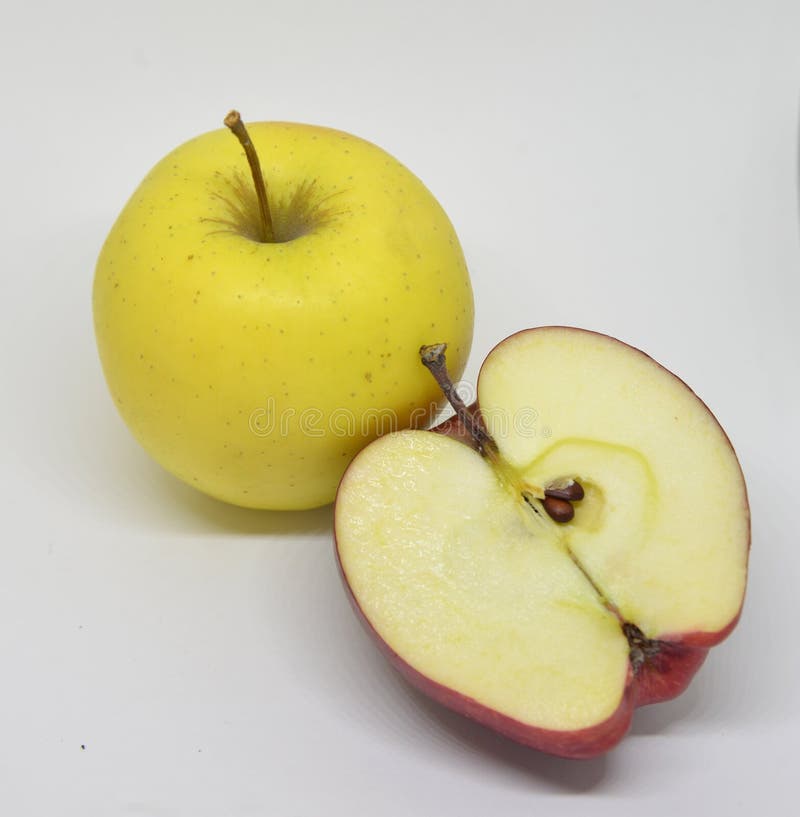 Rode Gele Appel Met Groene Blad En Plak Stock Afbeelding - Image of ...