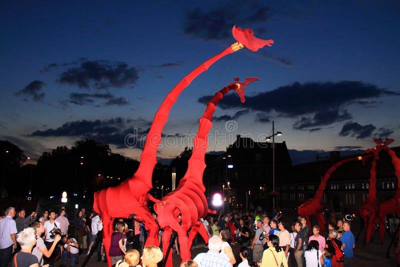 Rode Giraffen Deventer Op Stelten Redactionele Fotografie - Image of ...