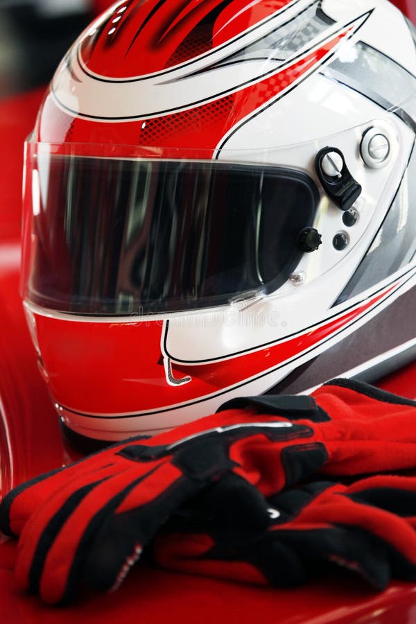 Rode helm stock afbeelding. Image of helm, achtervolging - 26222789