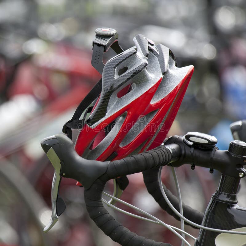 Rode Helm Die Op Sturen Rust Stock Afbeelding - Image of prestaties ...