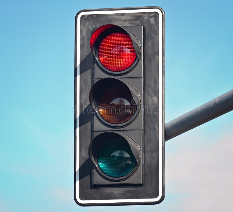 Rood Verkeerslicht Binnen De Stad in Met Het Knippen Van Weg En ...