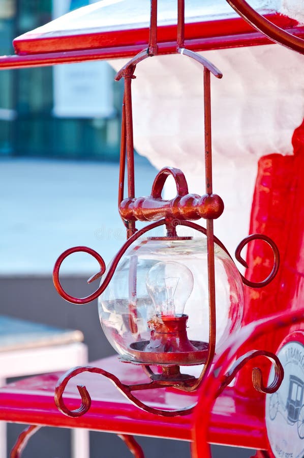 Rode lamp stock afbeelding. Image of nacht, roestig, brand - 11568513