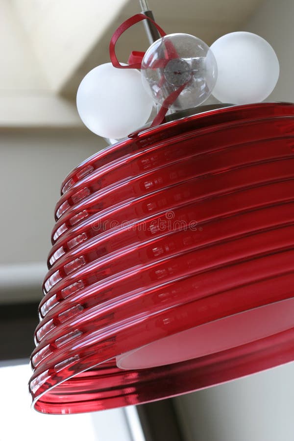 Rode lamp stock afbeelding. Image of voorwerp, lamp, huis - 16886699