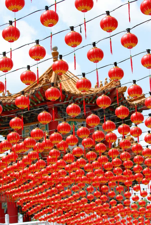 Rode lantaarn stock foto. Image of helder, jaar, rood, decoratief - 741150