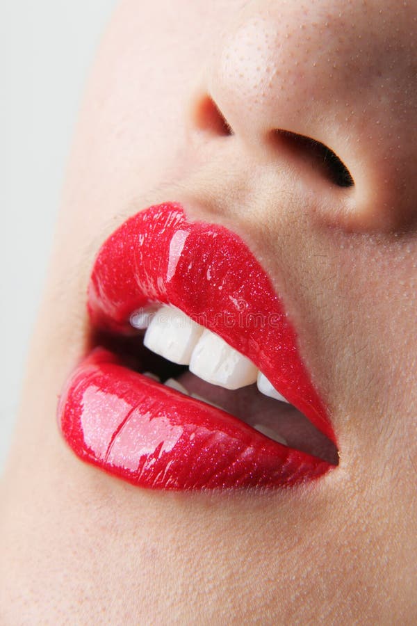 Rode lippen stock afbeelding. Image of mooi, schoonheid - 14595231