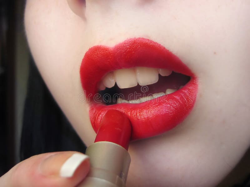 Rode Lippen En De Lippenstift Stock Afbeelding - Image of jong ...