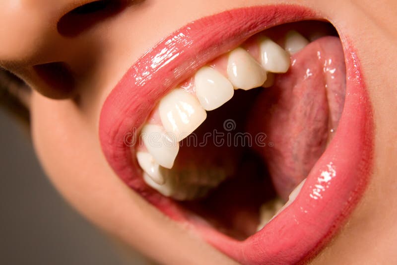 De Verleidelijke Lippen Van De Vrouw Met Roze Lippenstift Stock ...