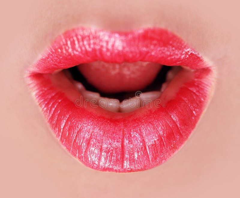 Jonge Vrouw Het Kussen Lippen Stock Foto - Image of schoonheidsmiddelen ...