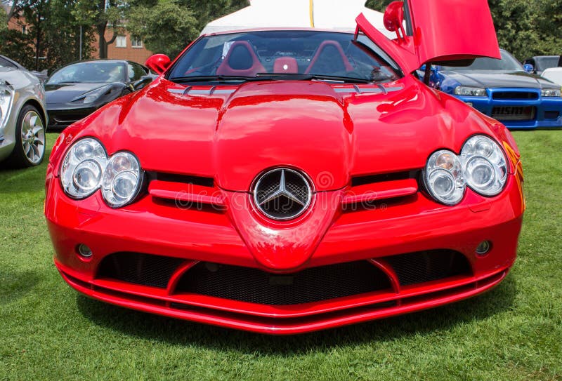 Rode Mercedes Sports Car redactionele stock afbeelding. Image of ...