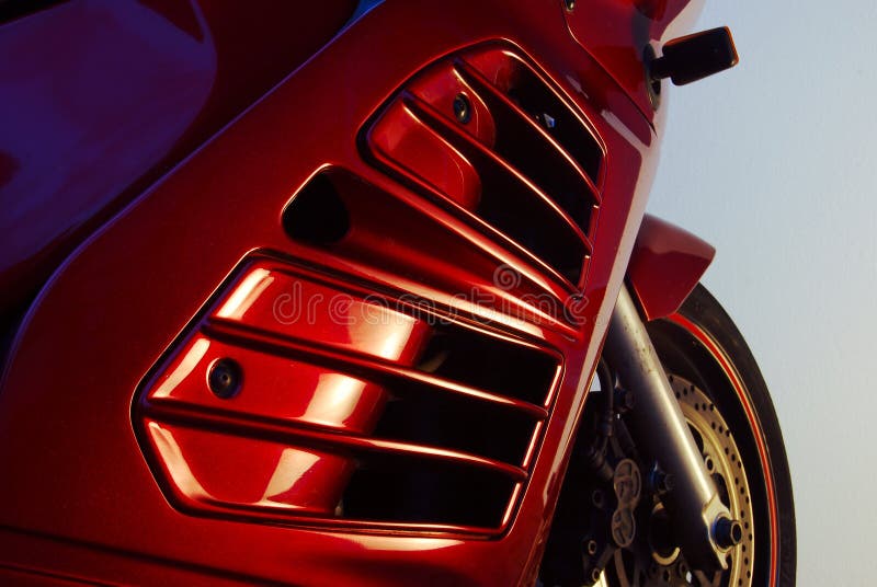 Rode Motor, Voorwiel En Motorkap Stock Afbeelding - Image of gaten ...