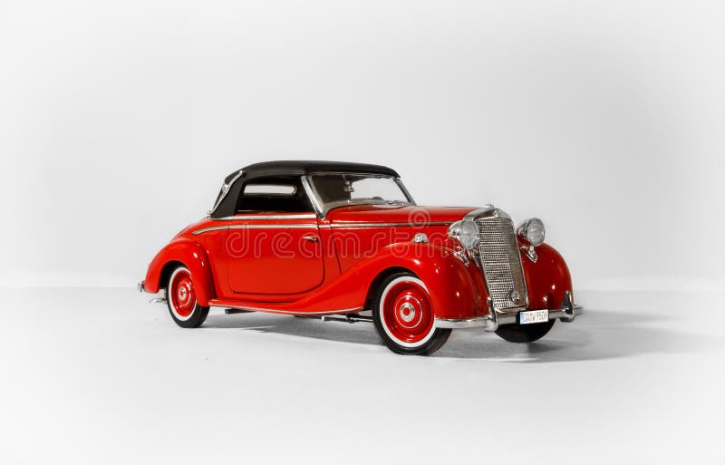 Oude Russische zwarte auto stock foto. Image of verzamelaar - 42165066