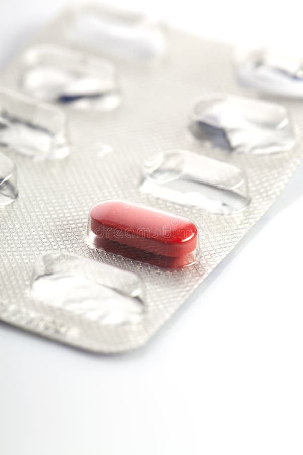 Rode pil stock afbeelding. Image of rood, therapie, tablet - 22823665