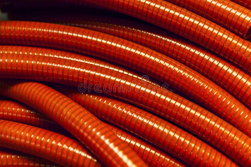 Rode plastic slangen stock foto. Image of water, golf - 87002970