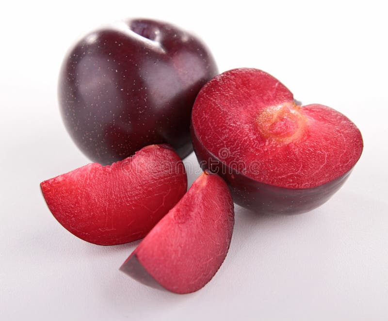 Rode pruim stock afbeelding. Image of besnoeiing, groep - 25865629