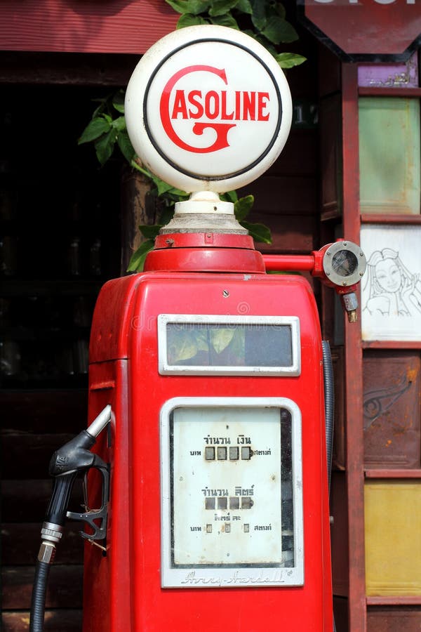 Rode Retro Benzinestationpomp Stock Foto - Image of aardolie, prijs ...