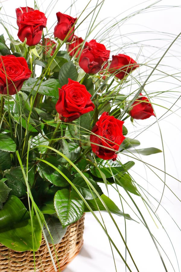 Rode Rozen in Mand stock foto. Image of moeders, boeket - 16001466