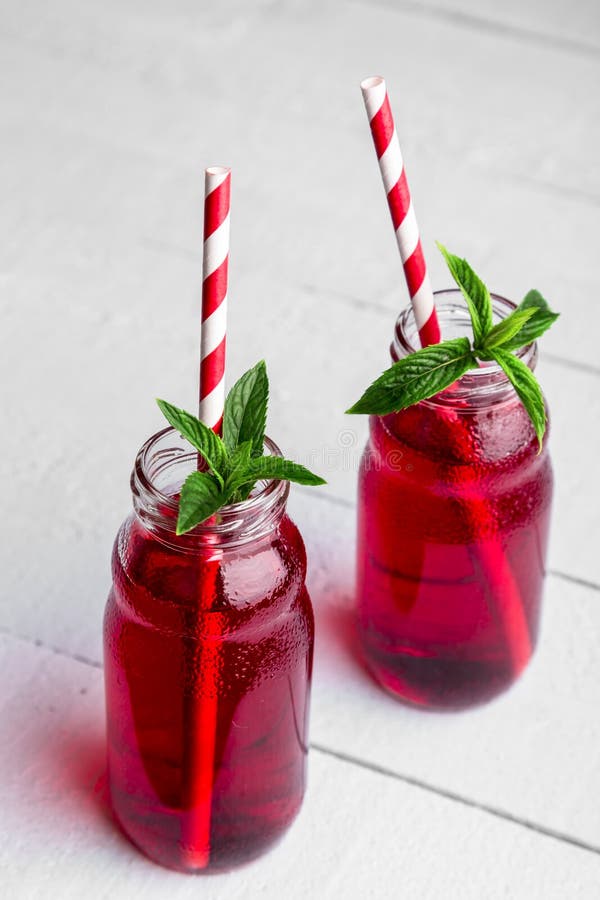 Rode sappen stock afbeelding. Image of gladmaken, versheid - 56402003