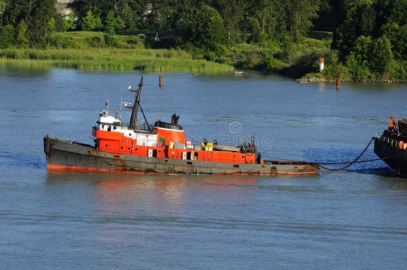 Het Schip Van De Container En Rode Sleepboot Stock Foto - Afbeelding ...