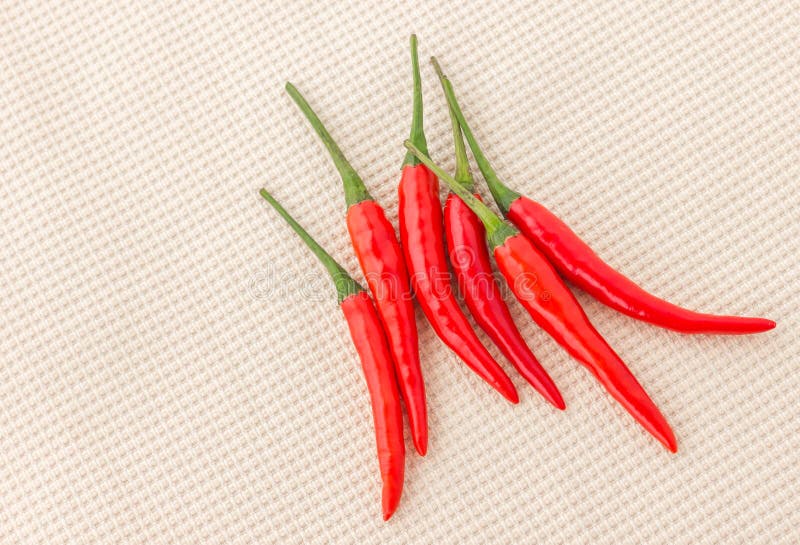 Rode Spaanse peper stock foto. Image of vers, heet, pillen - 49087366