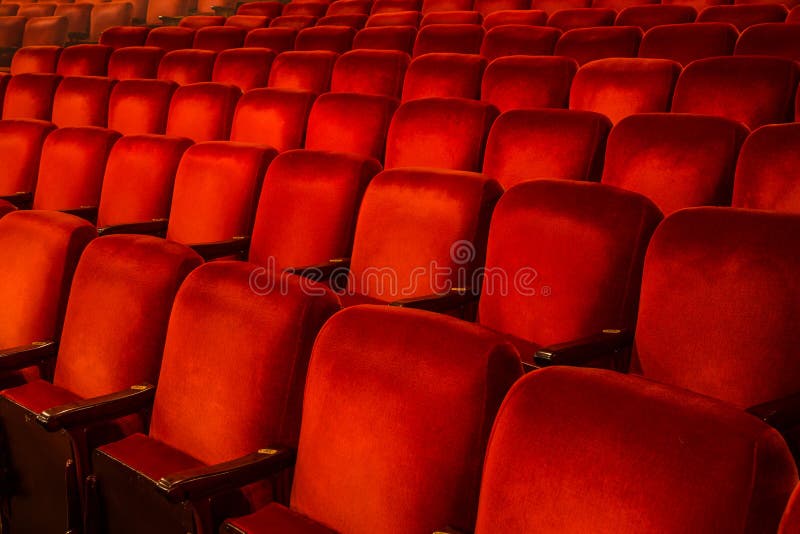 Rode Stoelen Binnen Een Theater Stock Foto - Image of blootstelling ...