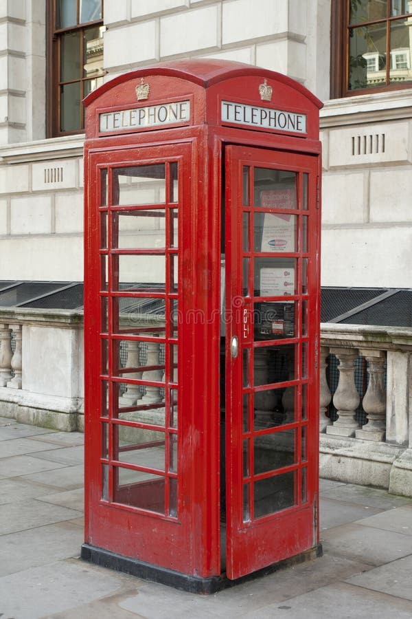 Typische Rode Telefooncel In Londen, Het UK Stock Foto - Afbeelding ...