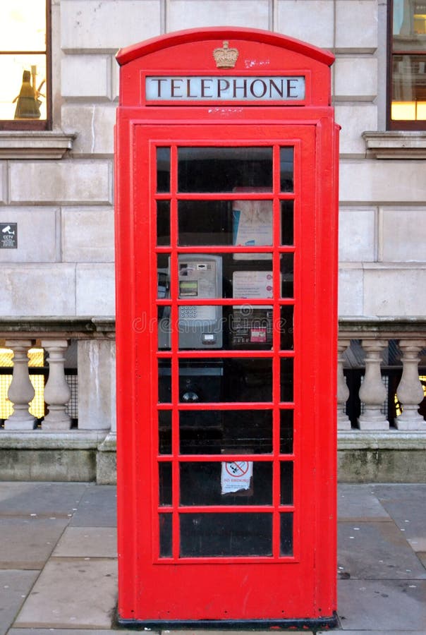 Traditionele Rode Telefooncellen in Londen, Engeland Stock Foto - Image ...
