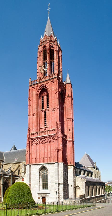 Rode Toren Van De Gotische St. John Kerk. Vector Illustratie ...