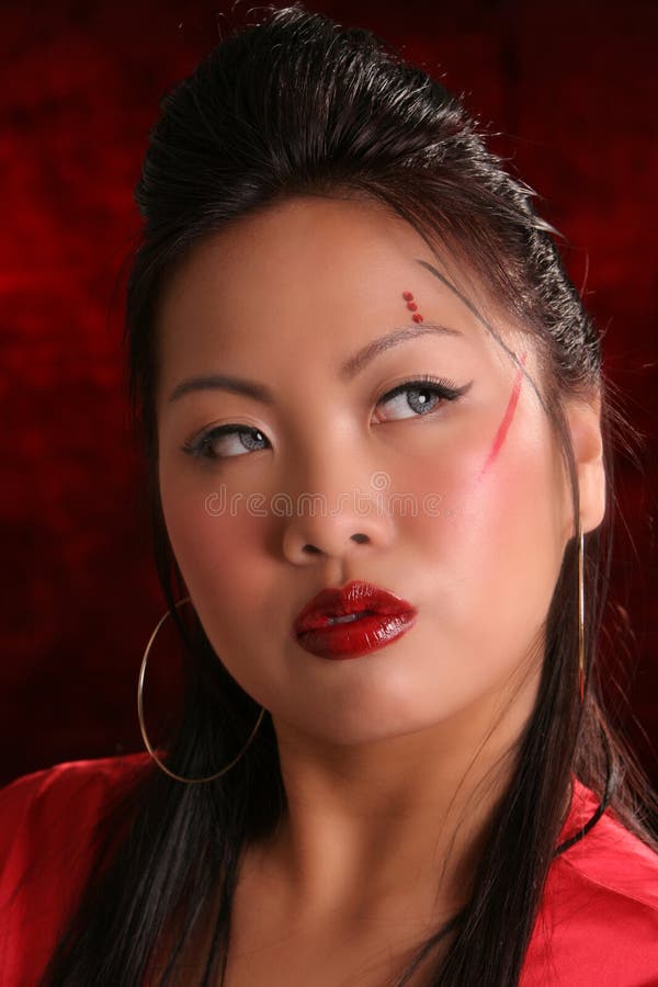 Wellustige Aziaat Bij Het Zwarte Glimlachen Stock Foto - Image of ...