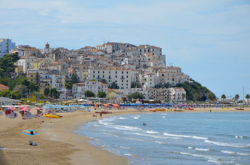 Rodi Garganico Puglia Gargano Italien Arkivfoto - Bild av lopp, stad ...