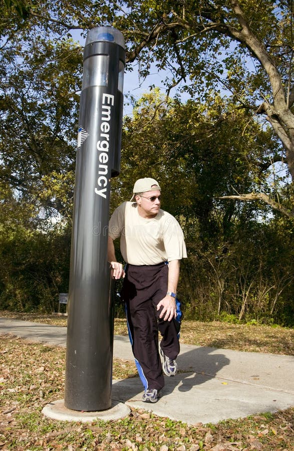 Rodilla lastimada imagen de archivo. Imagen de salir, ejerza - 3877511