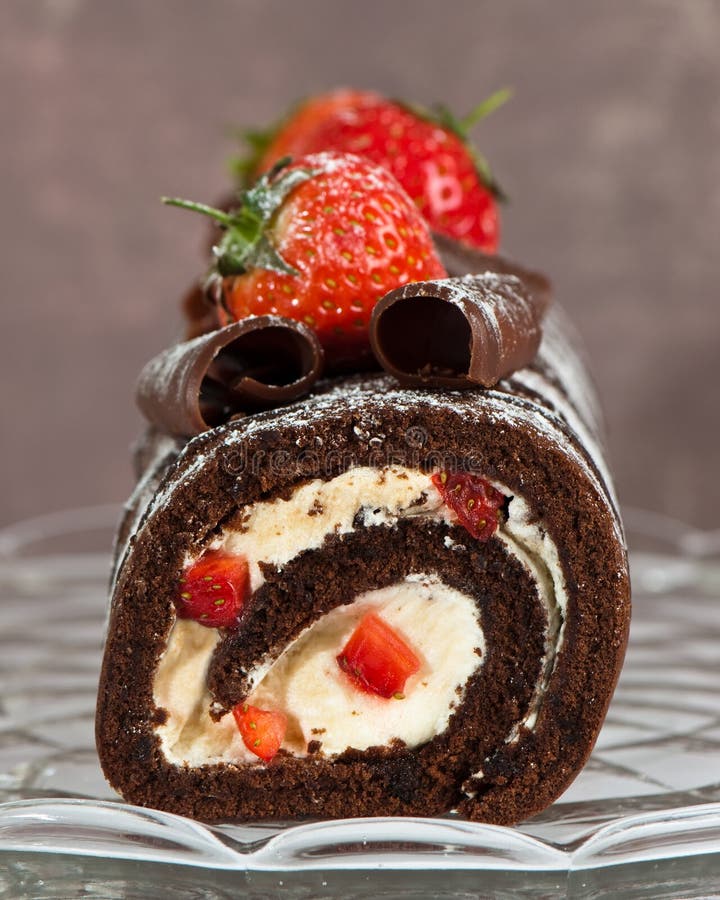 Rodillo Suizo Del Chocolate Rico Imagen de archivo - Imagen de ...