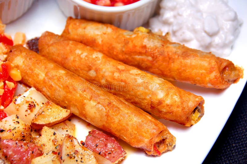 Rodillos de carne imagen de archivo. Imagen de cerdo, apio - 3813905