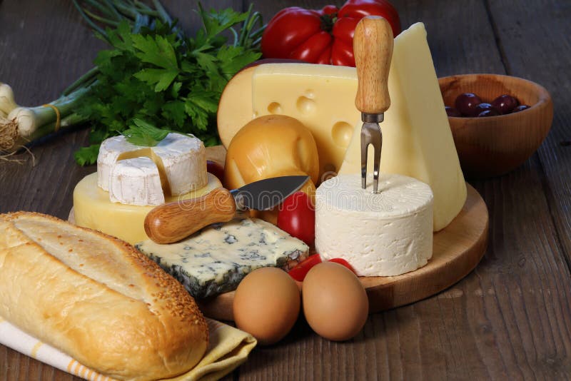 Rodzaje ser obraz stock. Obraz złożonej z kawałek, kuchnia - 94895659