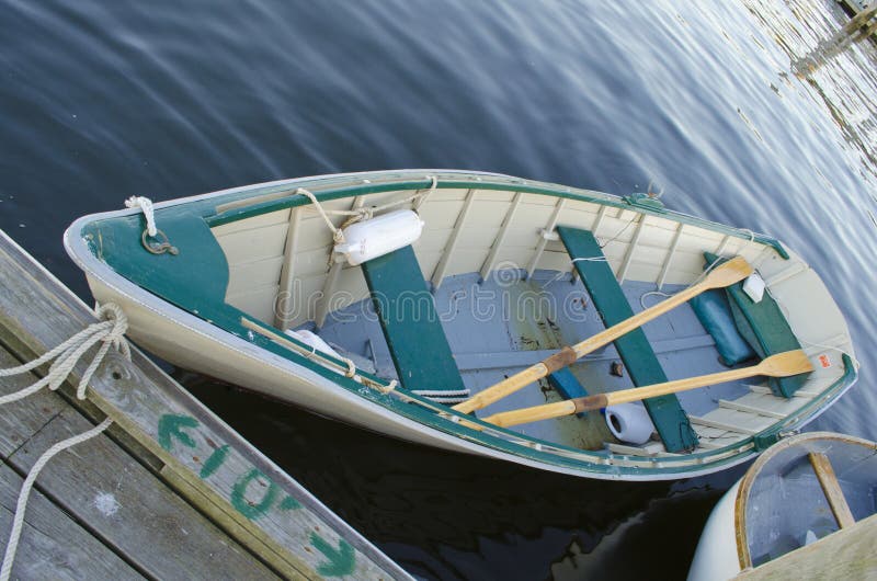 Roeiboot stock foto. Image of meer, verhaal, rubberboot - 34233394