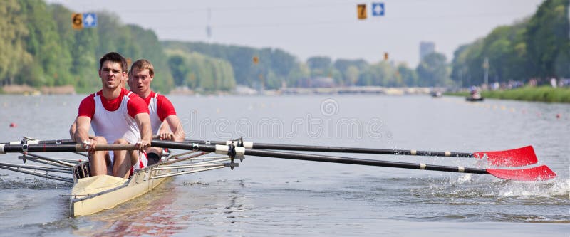 Roeiers en riemen stock afbeelding. Image of roeien, regatta - 19437477