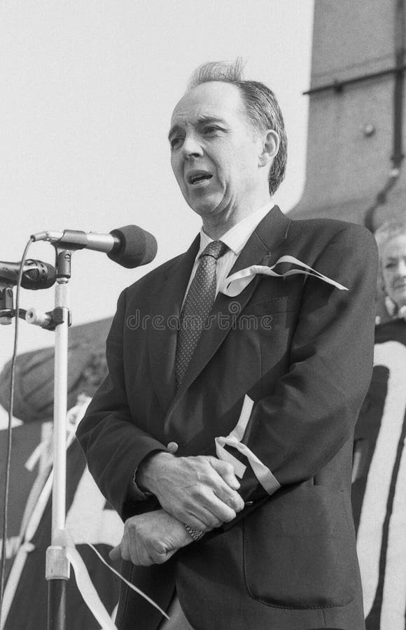 Roger Cooper editorial image. Image of friends, support - 14040930