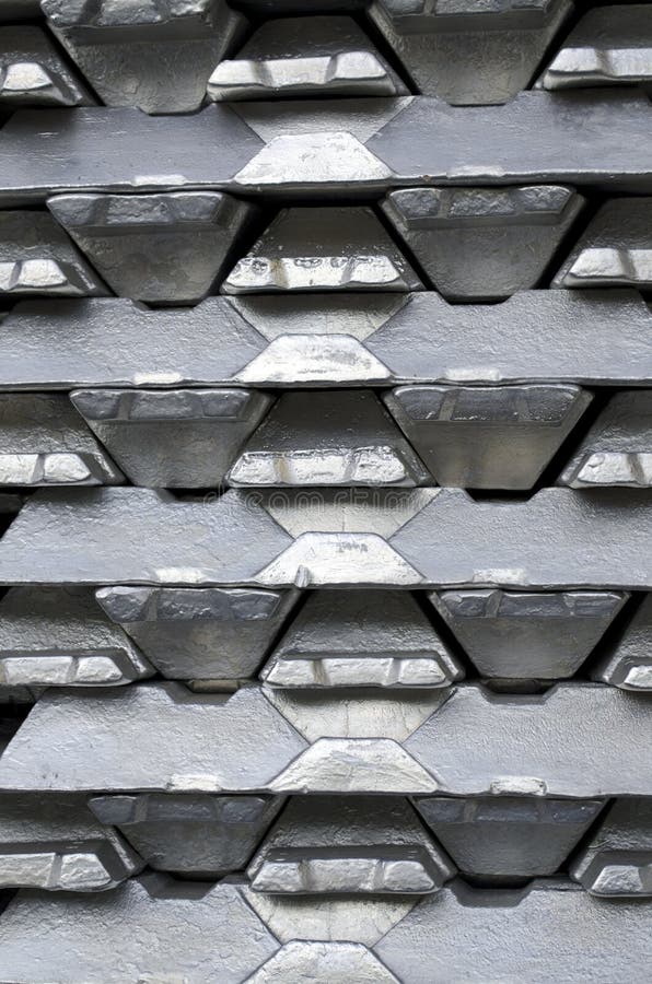 Aluminiumbarren Im Rohstoff Stockbild - Bild von metallisch ...