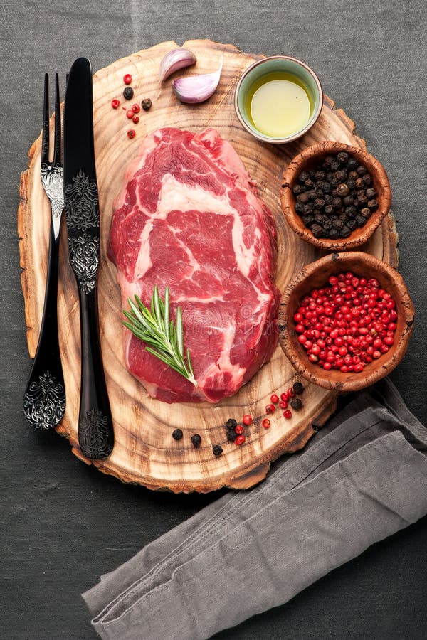 Rohe Frischfleisch Ribeye-Steakmittelrippe Vom Rind Stockbild - Bild ...