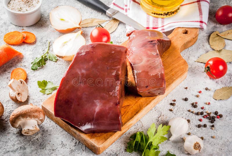 Rohe Rindfleisch-Leber stockbild. Bild von rindfleisch - 110447481