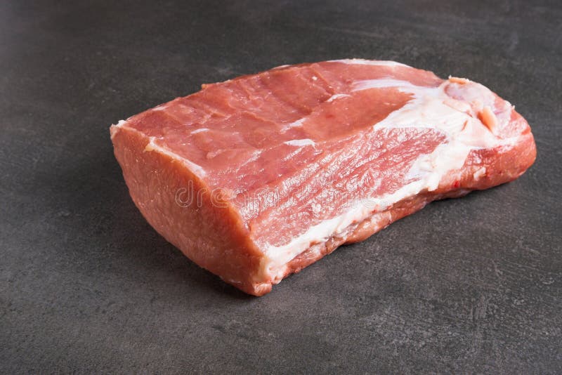 Rohes Fleisch. Saftig Appetitlich Hacken Auf Einem Grauen Hintergrund ...