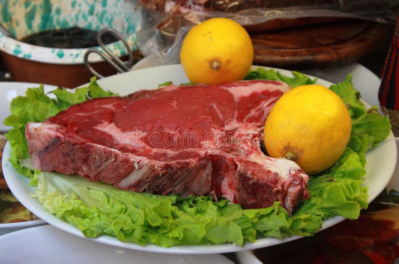 Rohes Knochen-Steak stockbild. Bild von porter, essen - 59472455