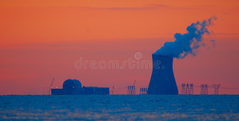 Rojo de la central nuclear foto de archivo. Imagen de nuclear - 1339290