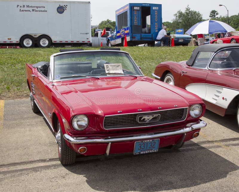 1966 Rojo Ford Mustang Convertible Foto editorial - Imagen de coche ...