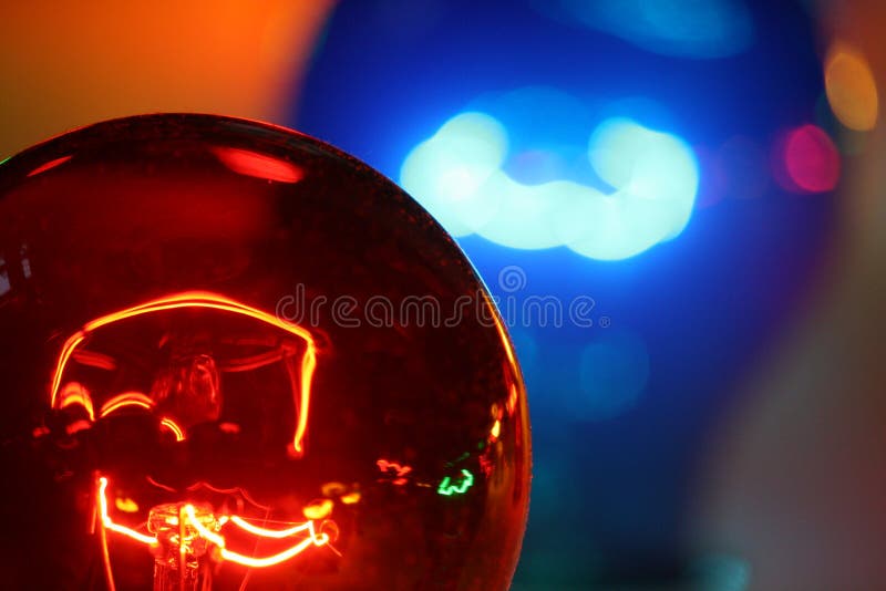 Rojo Y Bulbos Que Brillan Intensamente Azules Imagen de archivo ...