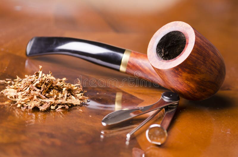 Mensen Rokende Pijp Met Oude Uitstekende Camera In Handen Wijnoogst ...