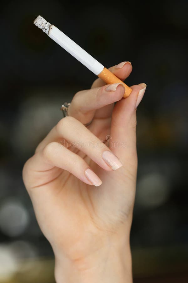 Rokende sigaret stock afbeelding. Image of gewoonte, dope - 5051815