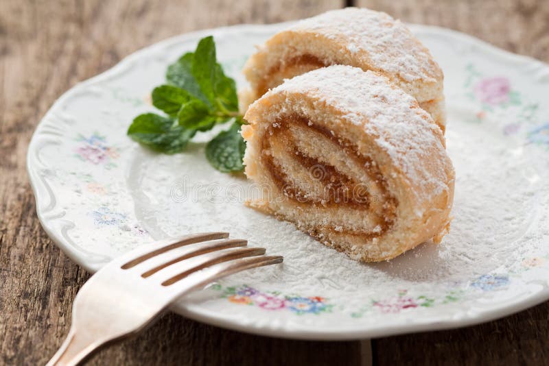 Jam roll cake slices stock image. Image of green, food - 7668921