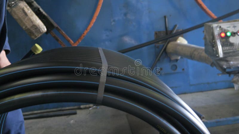 Roll Threading Coil Pipe. Manufacture of Plastic Water Pipes Factory ...